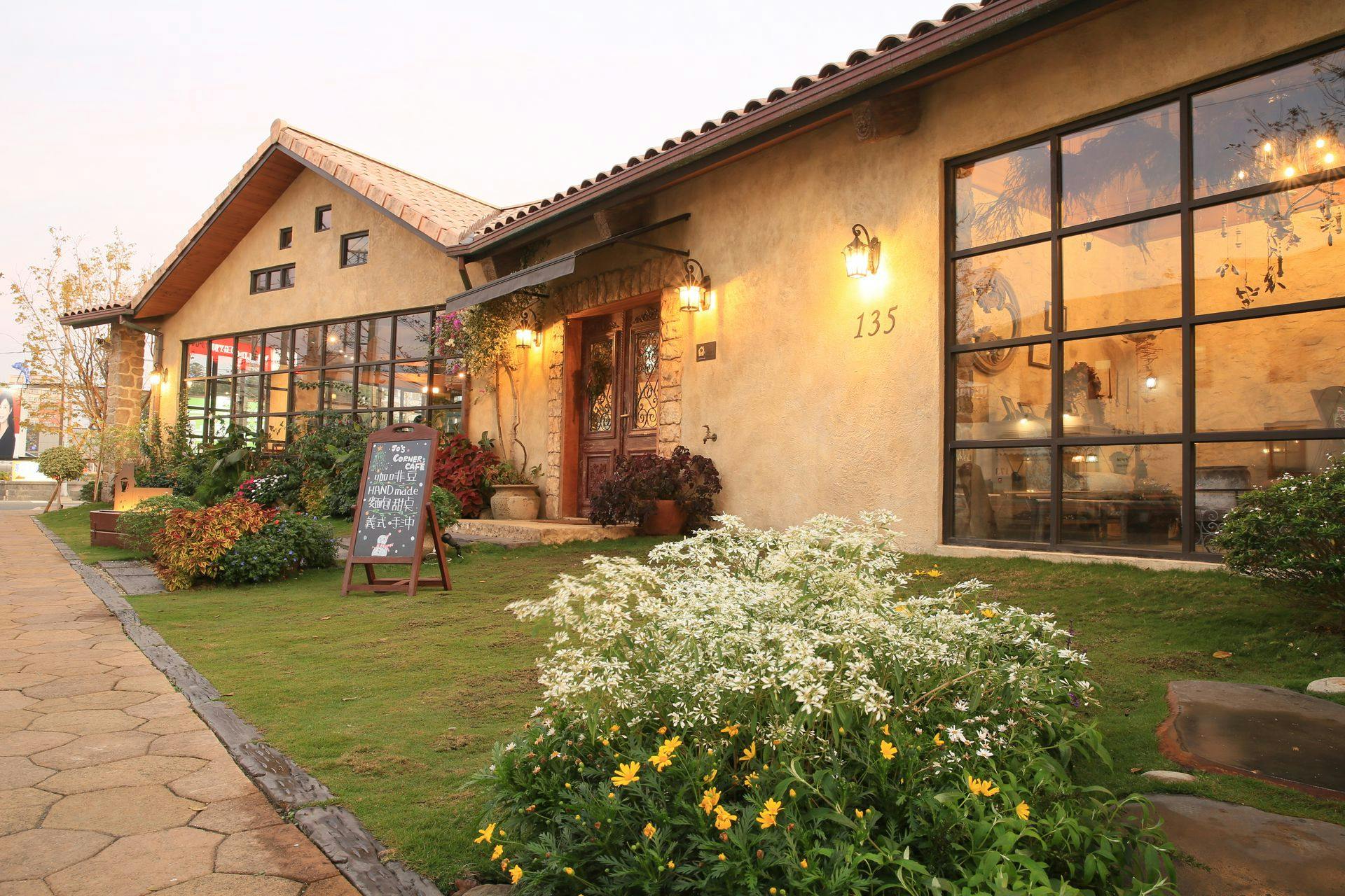 Jo's Corner Café | 立即訂位！inline 線上訂位預約